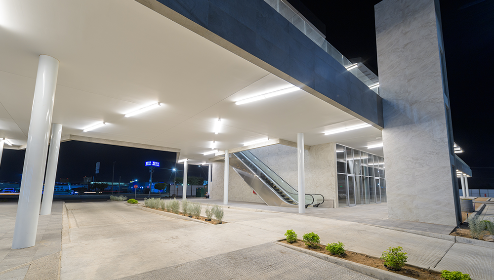 Punta Este - Oficinas corporativas y plaza comercial